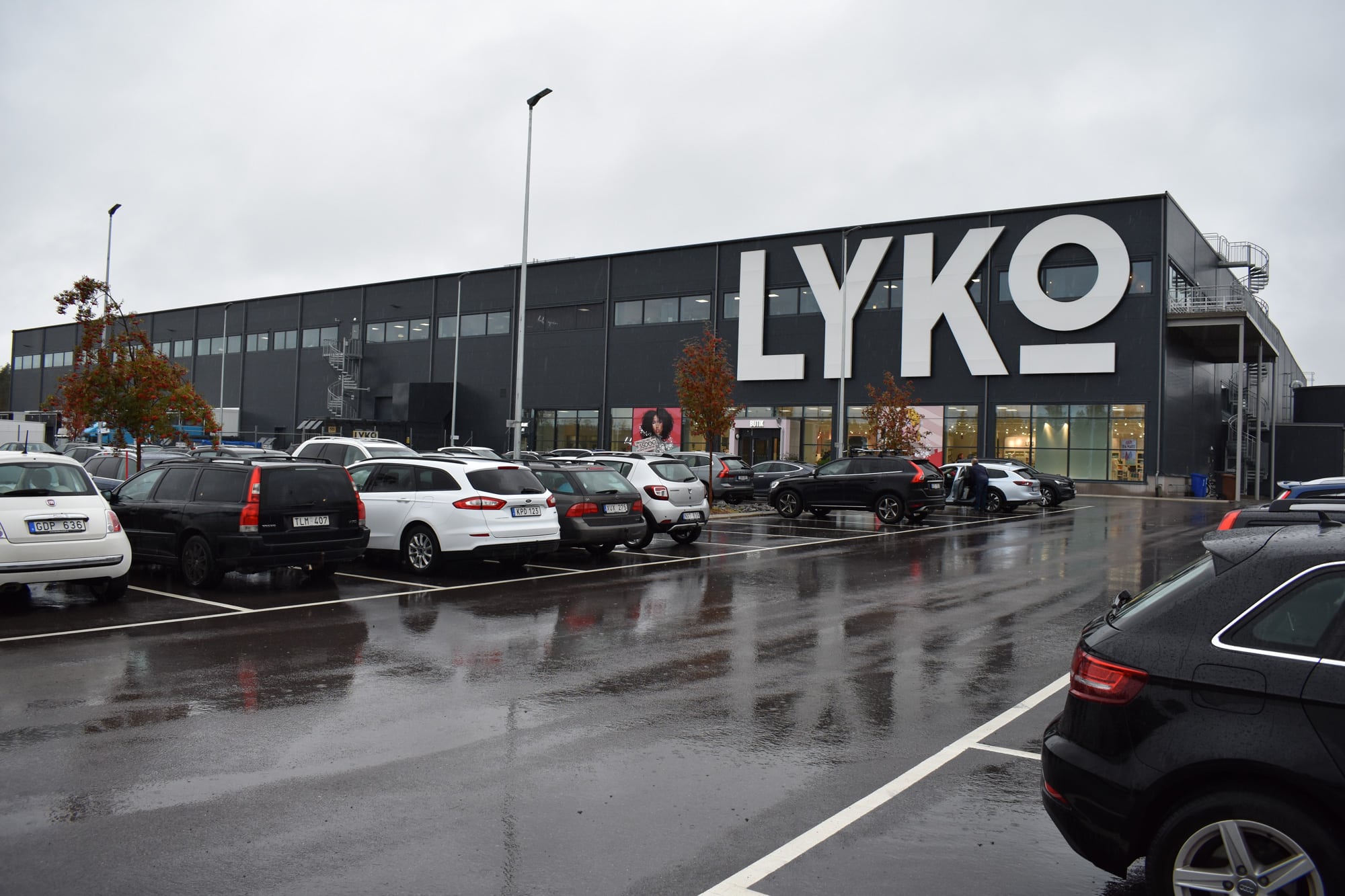 Titta in i Lykos toppmoderna lager - Ehandel.se