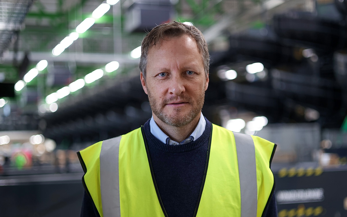 Logistikjätten måste spara 1 miljard - säger upp 250 tjänster - Ehandel.se