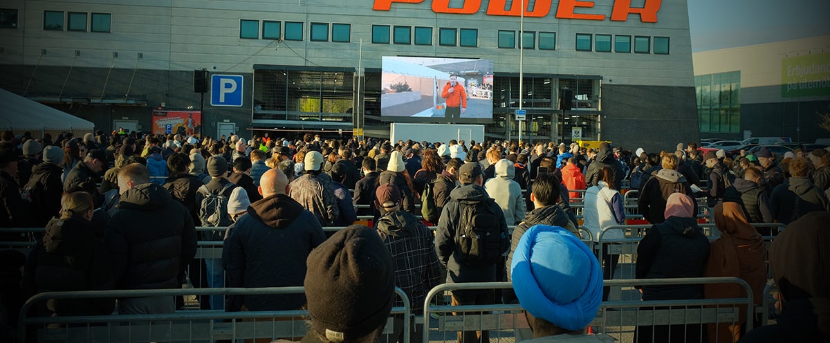 "Aldrig upplevt något liknande" - kilometerkö och miljonförsäljning ...